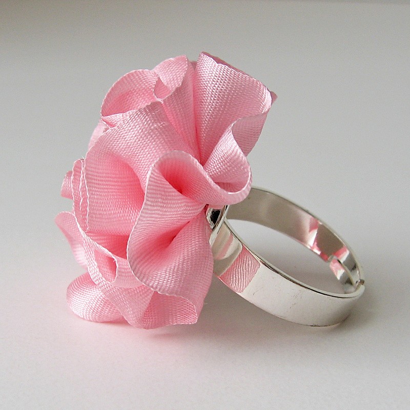 Light Pink Ring. Silk Ribbon on Luulla